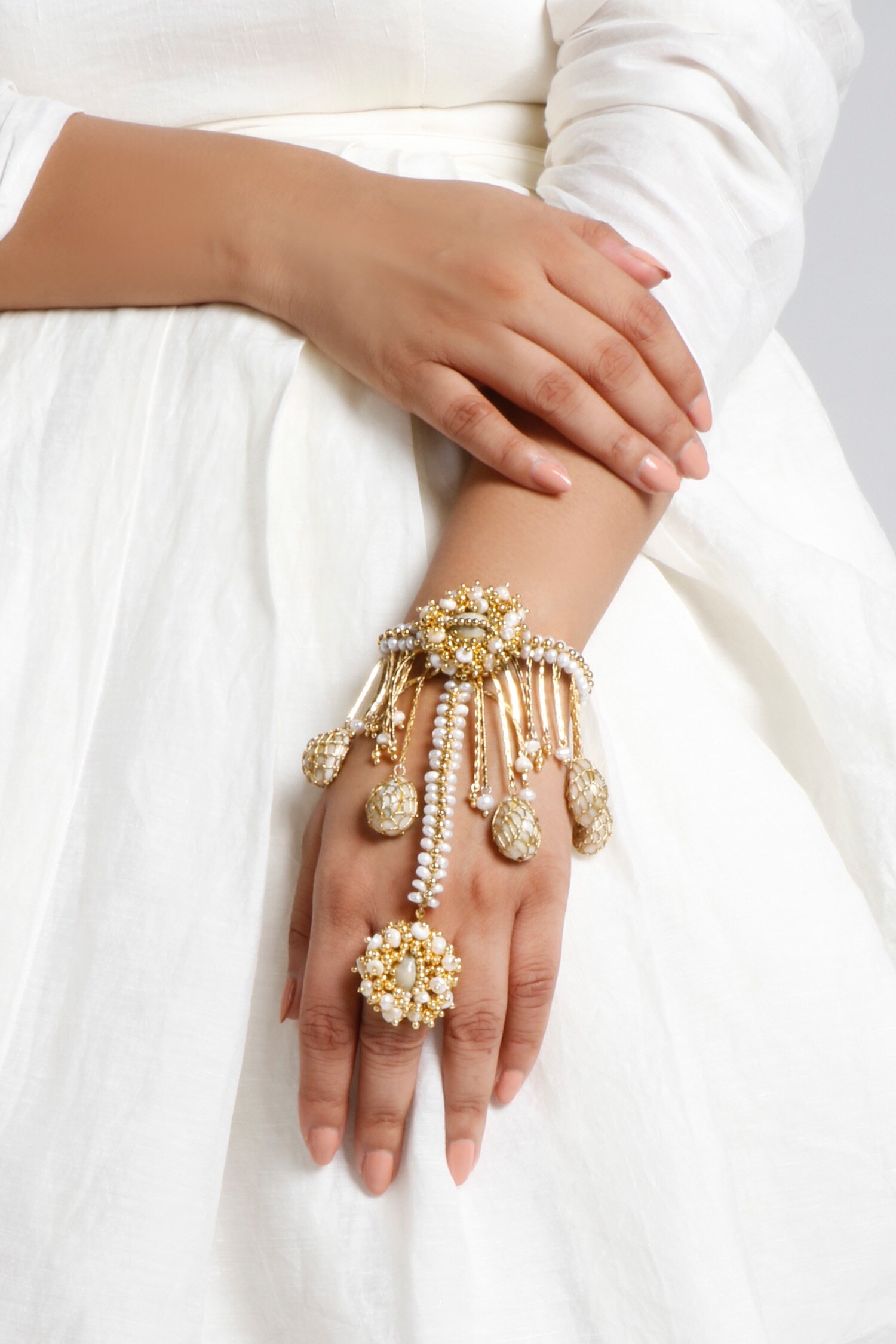 Buy Vaidaan Matanga Seashell Hathphool Online | Aza Fashions