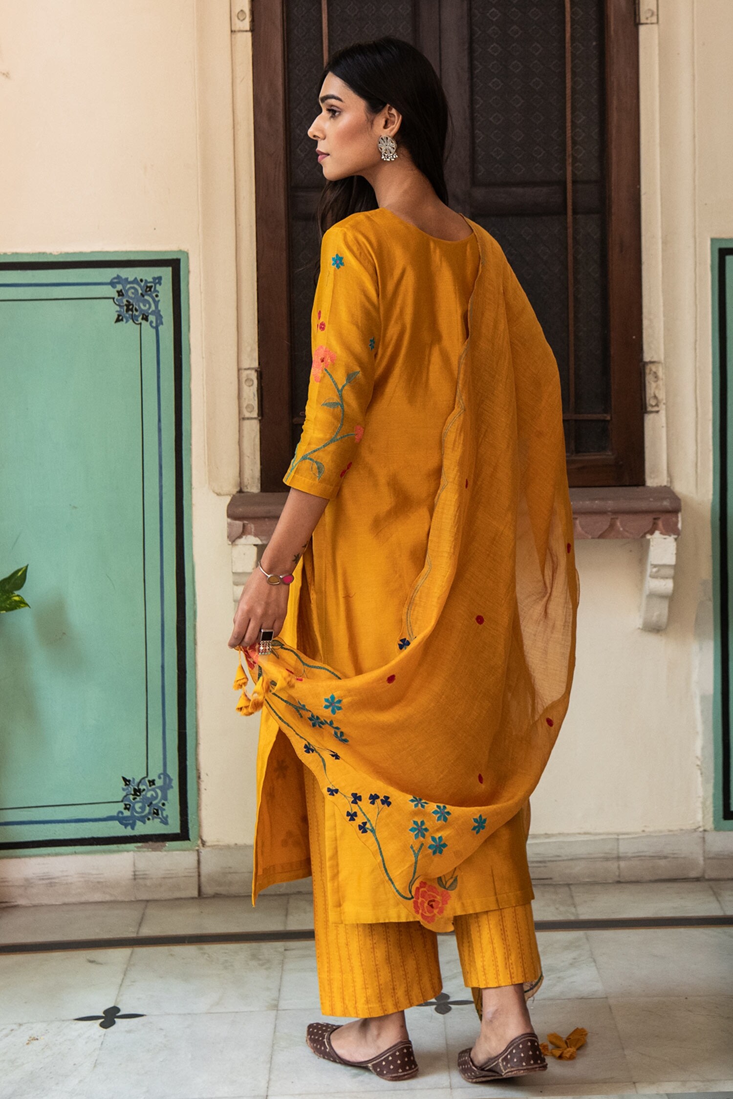 Buy Vaayu Chanderi Kurta Set Online | Aza Fashions